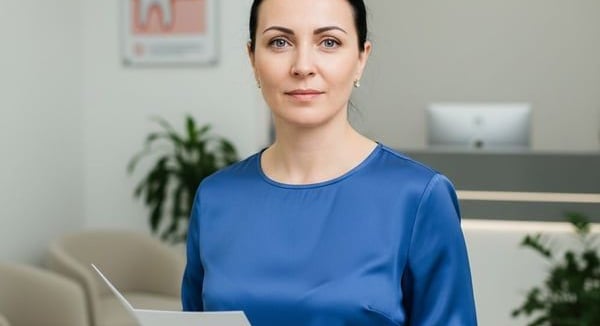 Retracția Gingiei: Cauze, Simptome și Tratament Natural